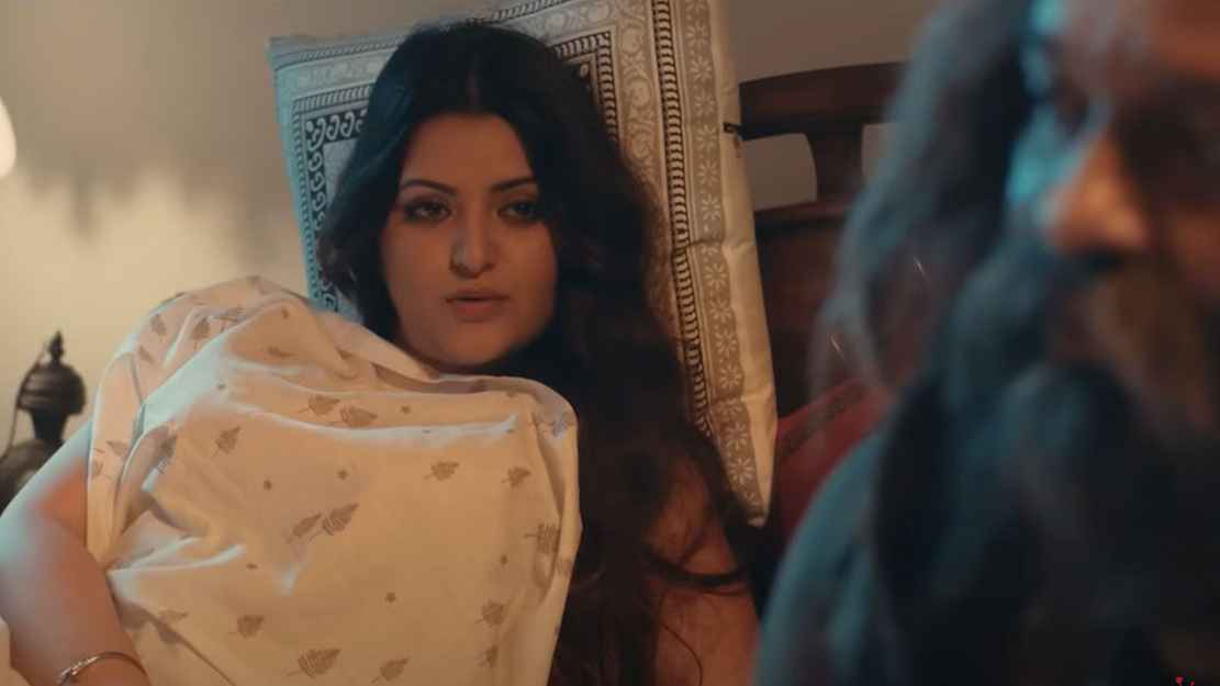 সাফল্য পেতে ‘পাফ ড্যাডি’র সঙ্গে ঘনিষ্ঠ উঠতি নায়িকারূপী পরীমণি!