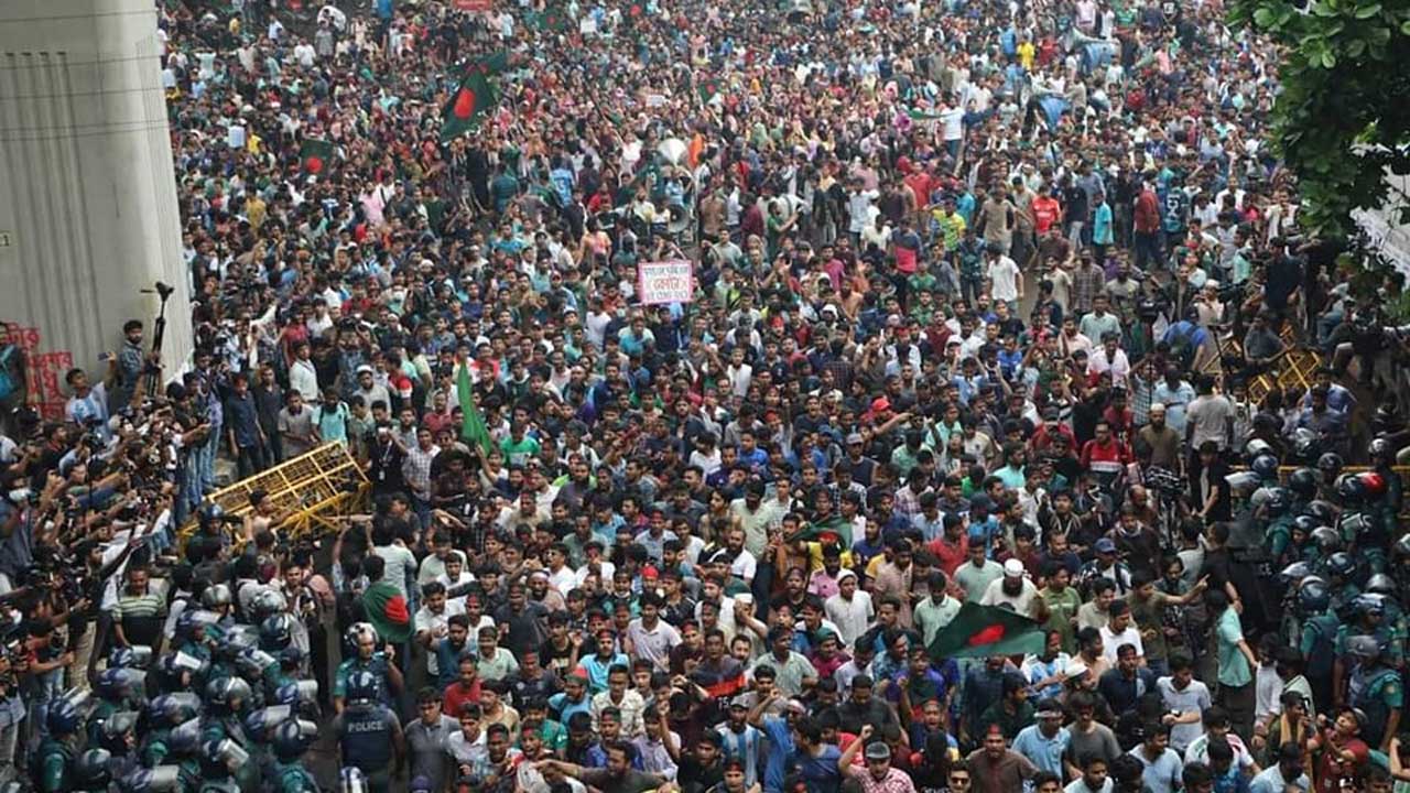 অনড় শিক্ষার্থীরা, কঠোর হওয়ার ইঙ্গিত সরকারের