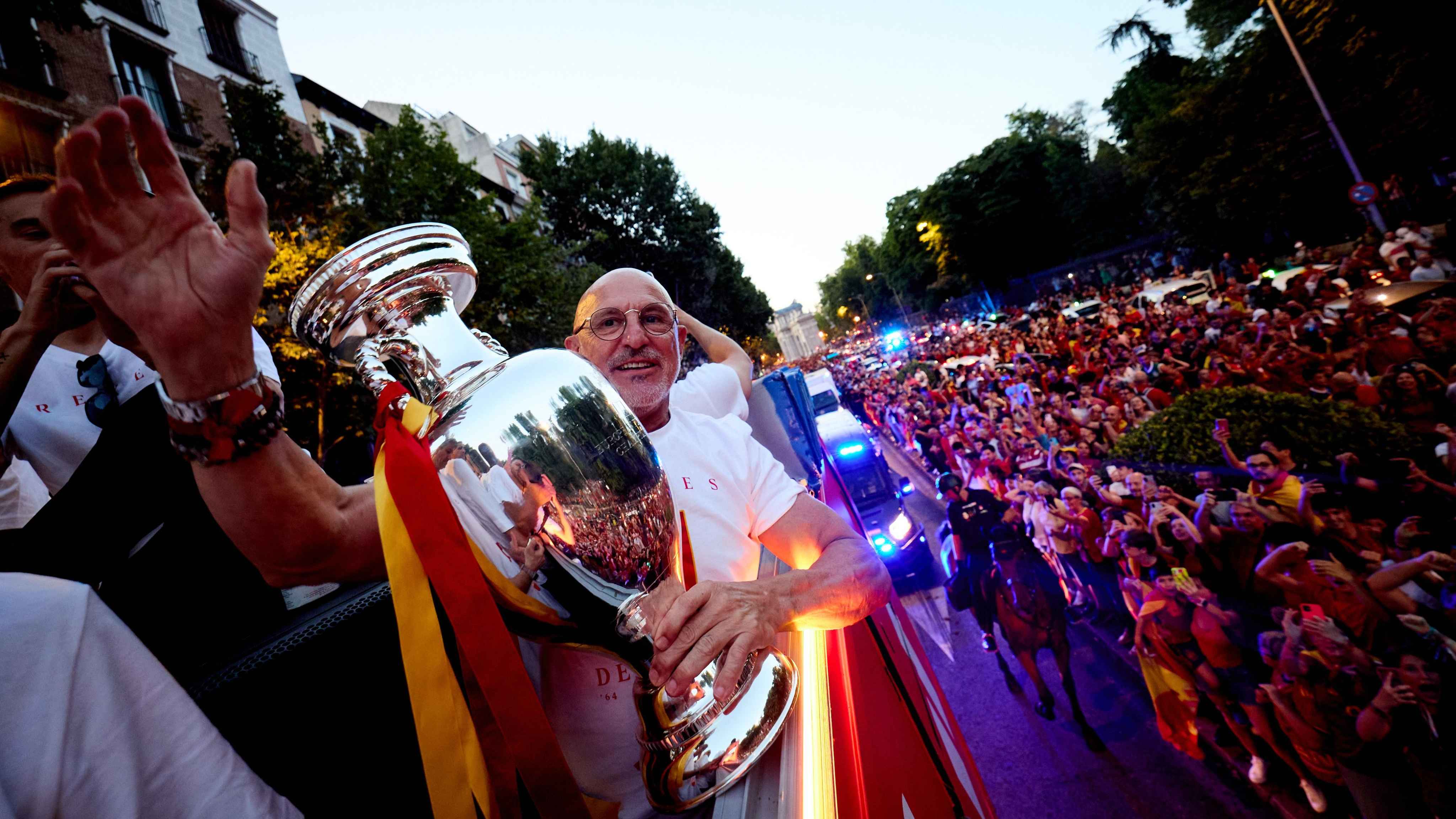 লাখো সমর্থককে নিয়ে উৎসবের শহর পুরো স্পেন