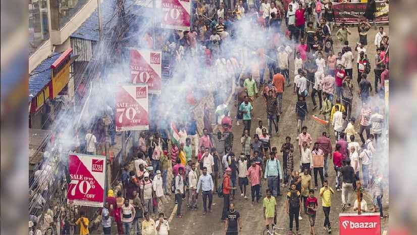 বিক্ষোভে উত্তাল মণিপুর মিলল আরো ৬ মরদেহ