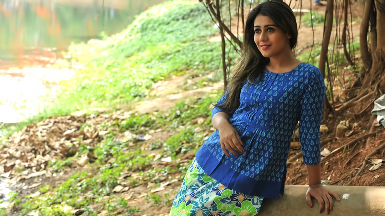 বর্ষাকালে অফিসের জন্য সেরা পোশাক কোনটি?